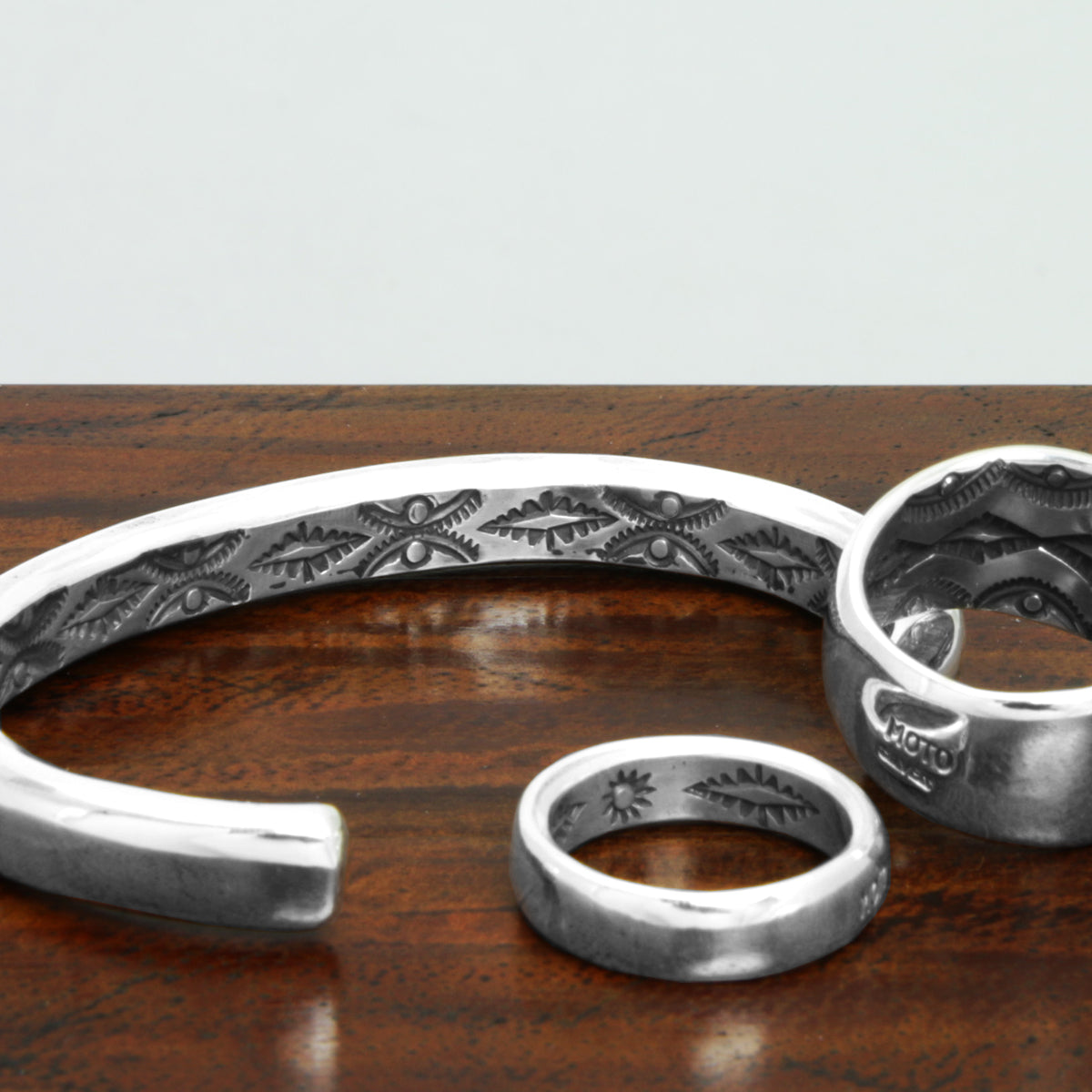 【2024SS COLLECTION】MOTO COMTEMPORARY NATIVE RC-08 STAMP RING (SMALL) コ – MOTO ONLINE STORE